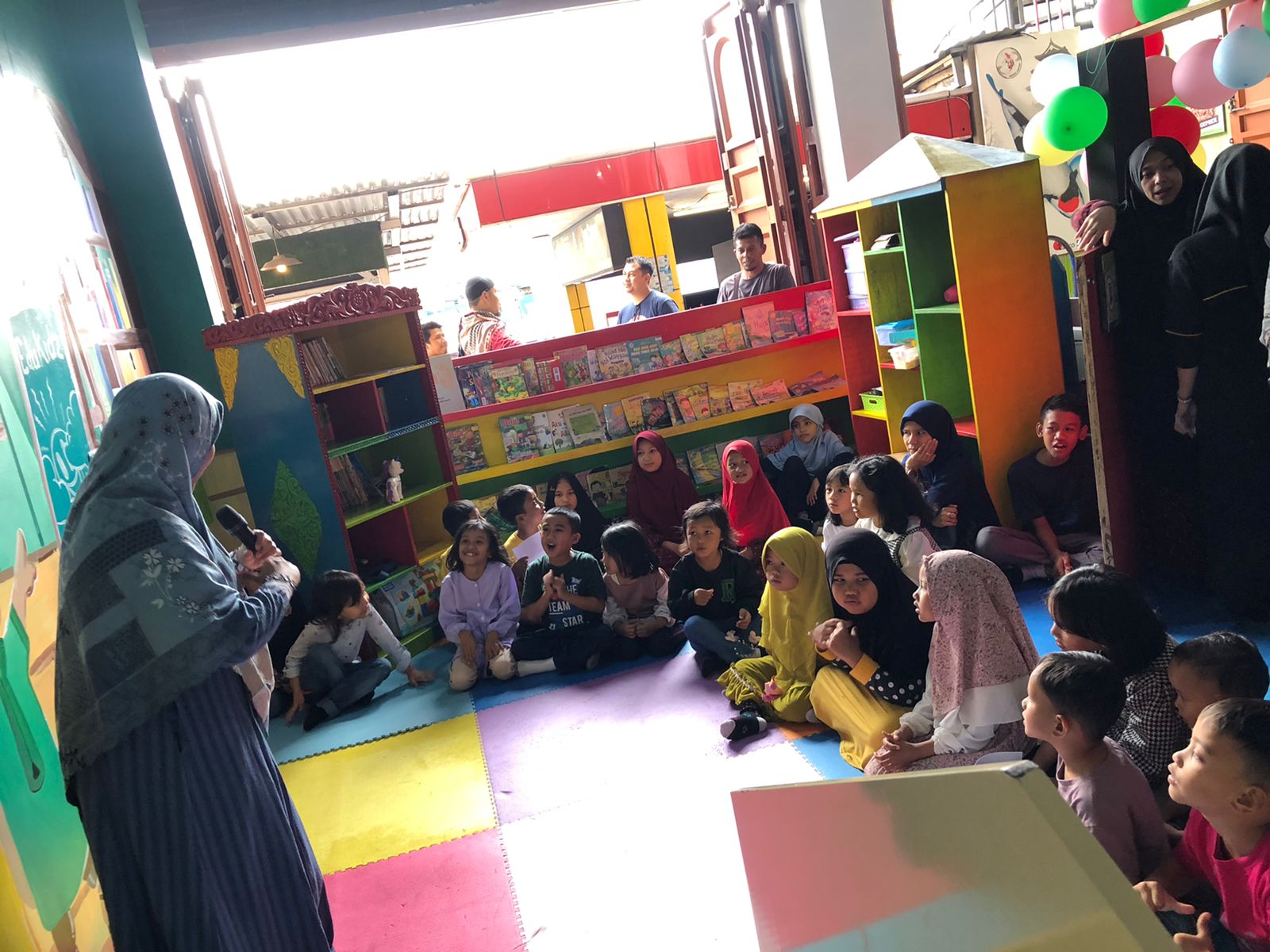 Anak-anak RBAN ke Edukidz Bukittinggi – Rumah Baca Anak Nagari
